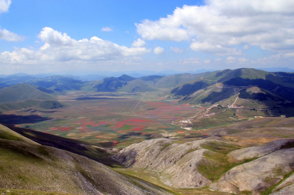 Un posto straordinario I piani carsici di Castelluccio (Le foto ...