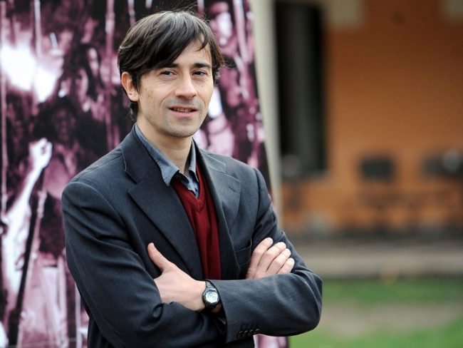 “Ogni ricordo un fiore”: l’esordio letterario di Lo Cascio | Cronache ...