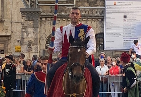L’ascolano Lorenzo Melosso vince la Giostra dell’Anello di San Ginesio ...