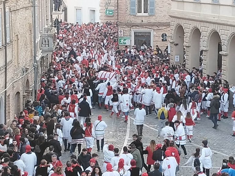 Carnevale, a Offida è tutto pronto per l’edizione 2025: si parte il 16 ...