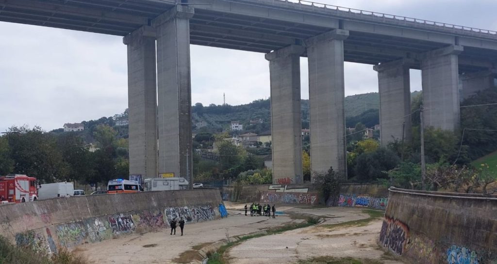 Tragedia sul ponte della A14: una persona muore dopo essersi lanciata ...